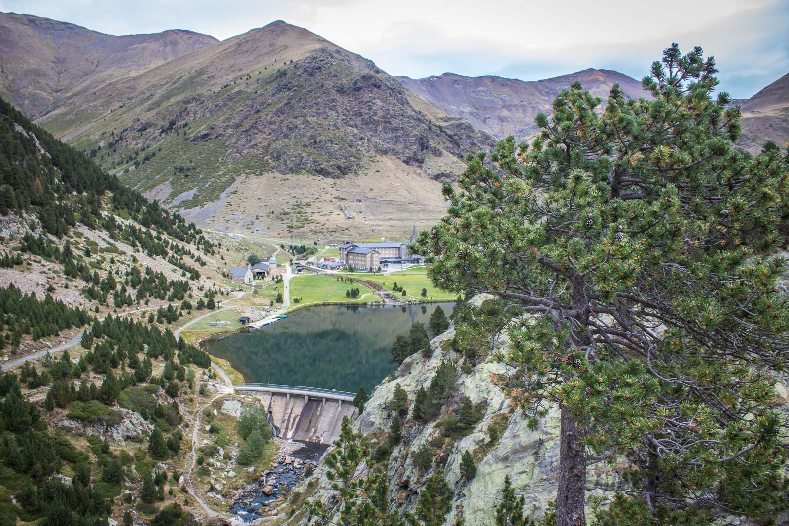 Nuria Valley: Accommodation and transport