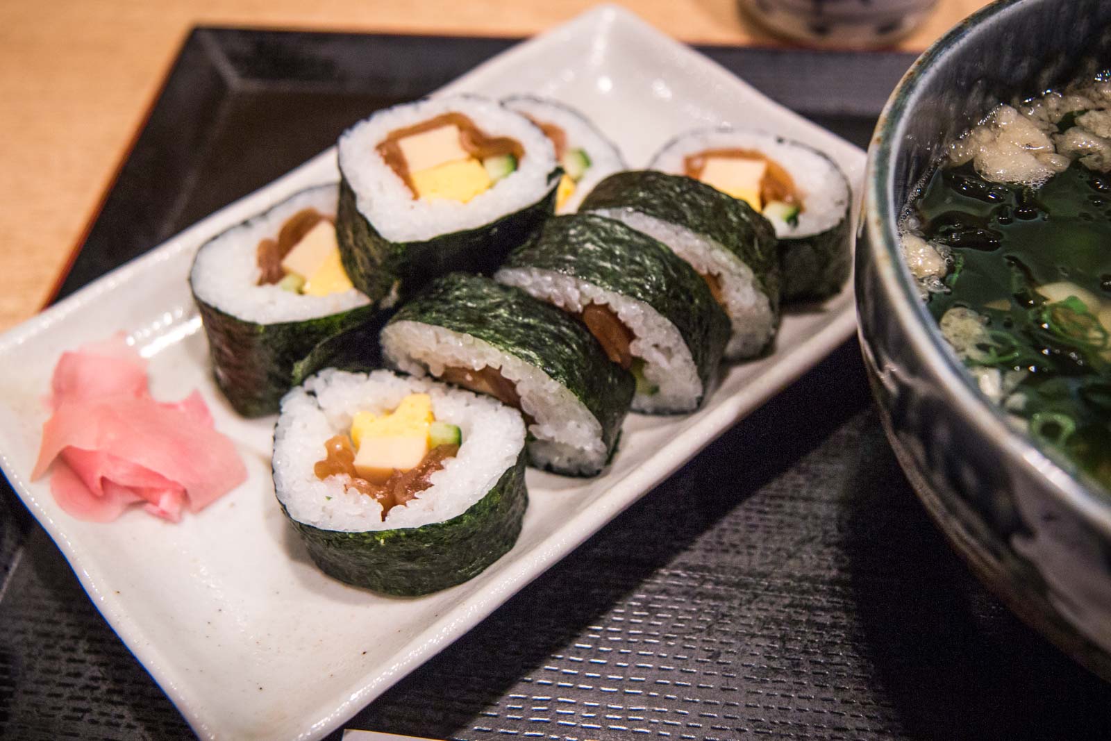 Makizushi: Japanese food and Japanese dishes